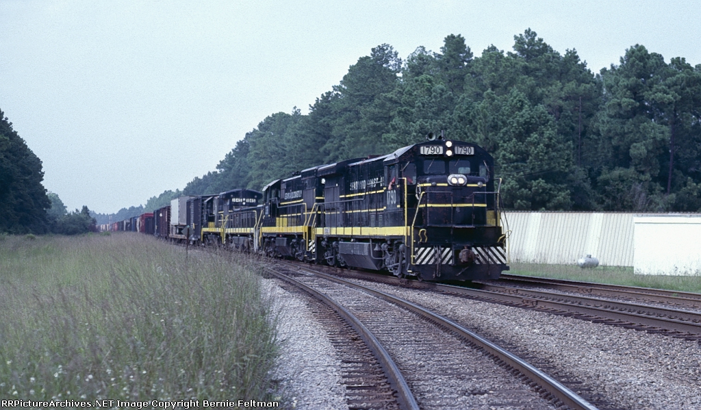 Seaboard Coast Line U36B #1790, leading SCL train #319,
